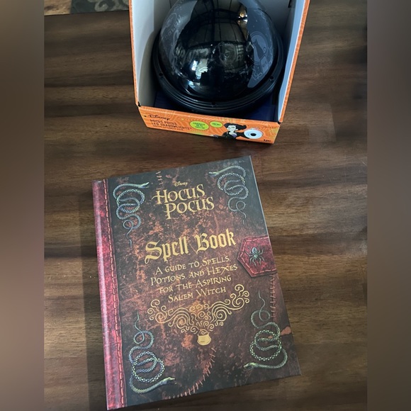Disney | Accents | Hocus Pocus Led Shadow Lights Book Bundle | Poshmark